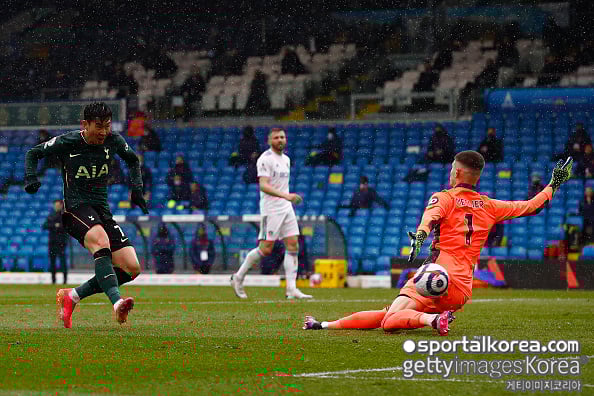 [EPL 35R] ‘손흥민 17호골에도’ 토트넘, 리즈에 1-3 완패... 멀어진 UCL | 스타뉴스