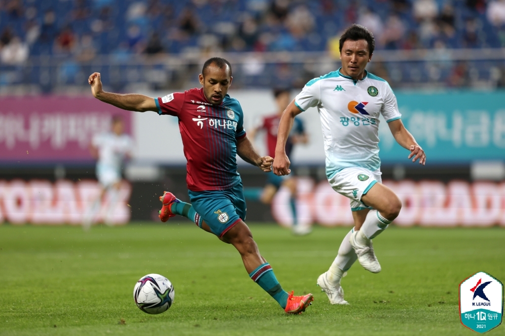 [K리그2 17R] '헛심 공방' 대전-안산, 0-0 무승부... 양 팀 모두 연패는 탈출 | 스타뉴스