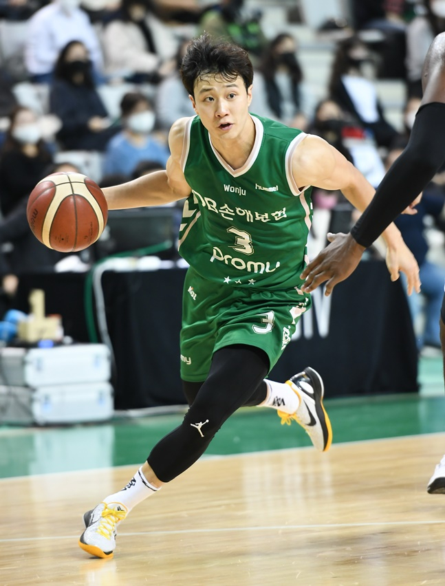 '유일한 10만표' 허웅, KBL 올스타 팬 투표 1위 질주!... 2위는 허훈 | 스타뉴스