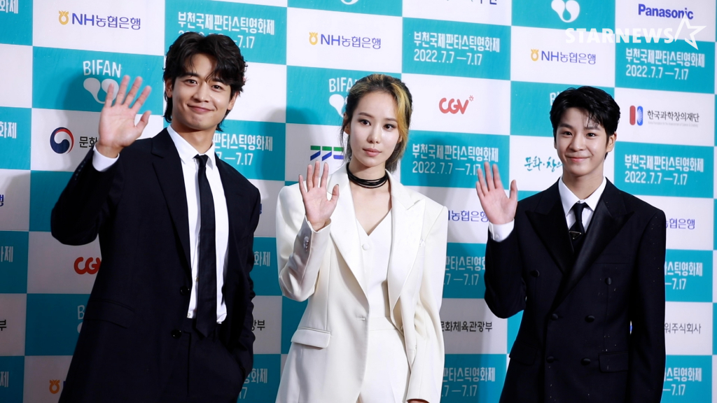 최민호X하다인X정동원, '폭우 속 빛나는 비주얼' (2022 BIFAN) [영상] | 스타뉴스