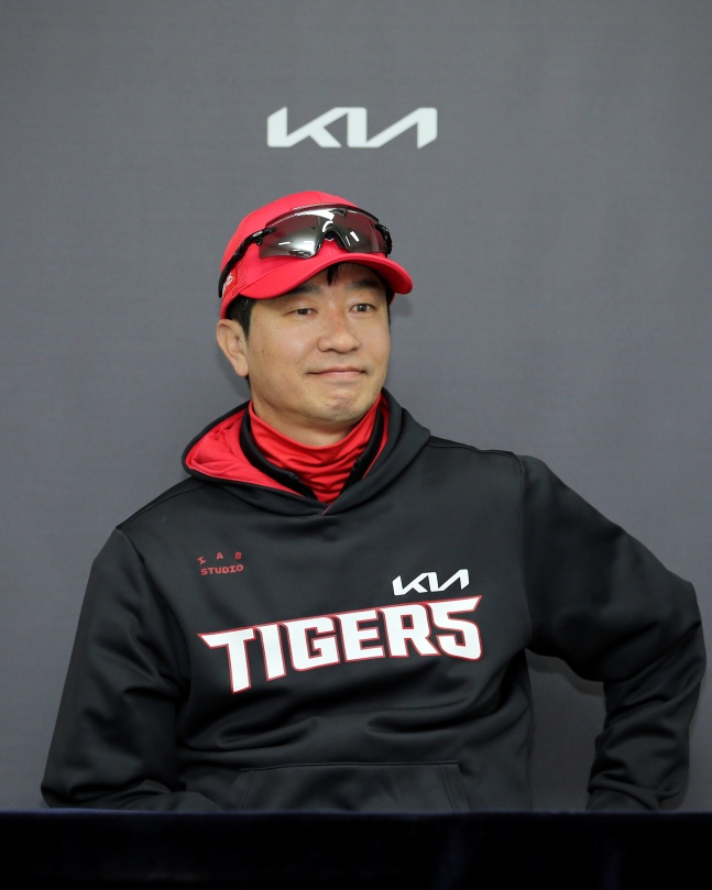 "솔직히 기회 많이 줬다" ERA 6.05 KIA 외인 드디어 교체 수순, 김종국 감독도 속시원히 말했다 | 스타뉴스