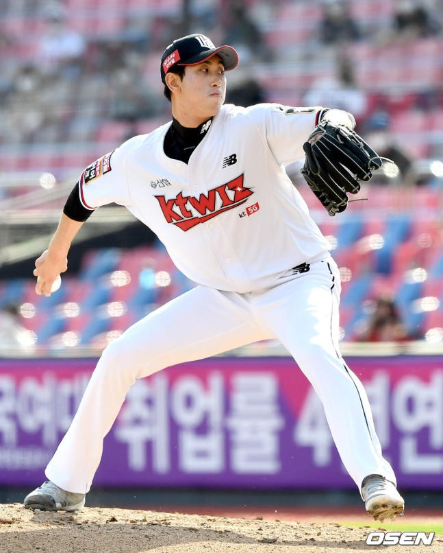 "발목이 부러졌다" 김민수 이탈 KT, 그래도 이강철 감독은 미소를 잃지 않았다 [잠실 현장] | 스타뉴스