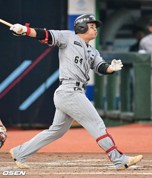 '174㎝ 작은 체구에서 어떻게 저런 힘이' 19세 한화 신인, 천재 타자 빈자리 채울까... 류중일도 눈여겨봤다 [APBC] | 스타뉴스