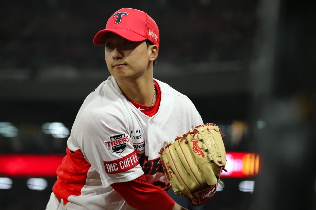 'AG 金' 필승조가 사라진 뒷문, '쌩쌩한' KIA 마무리가 책임진다... 국대 포수도 공 받고 "와..." 감탄 [APBC] | 스타뉴스