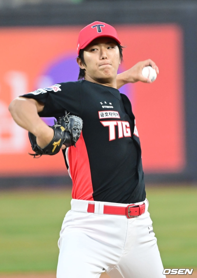 'KIA, KT에 위닝시리즈' 이의리 KKKKKKK 탈삼진쇼! 쿠에바스 108구 역투 눌렀다 [수원 현장리뷰] | 스타뉴스