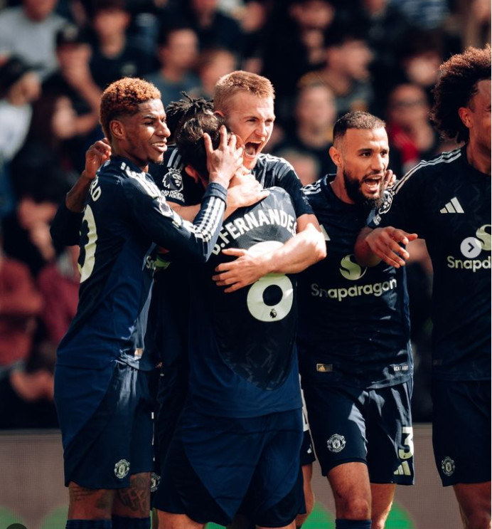 '역시 KIM 전 파트너' 데 리흐트, EPL 데뷔골 터졌다 '환상 헤더골'... 맨유, 사우스햄튼 3-0 제압 | 스타뉴스