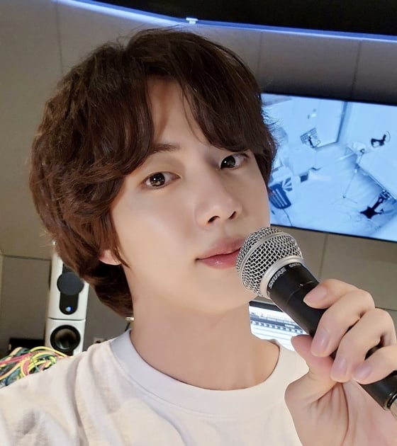 Jin's "The Astronaut" reached 100 million views - STARNEWS
