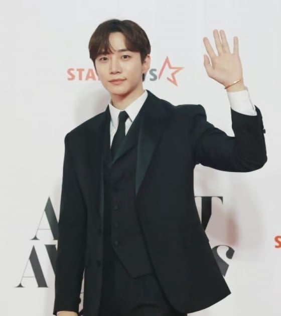 2PMイ・ジュノ、17年間籍を置いてきたJYPとお別れ…契約終了 - STARNEWS