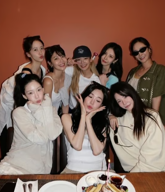 Girls' Generation Reunites as a Complete Group — Sunny Joins ...